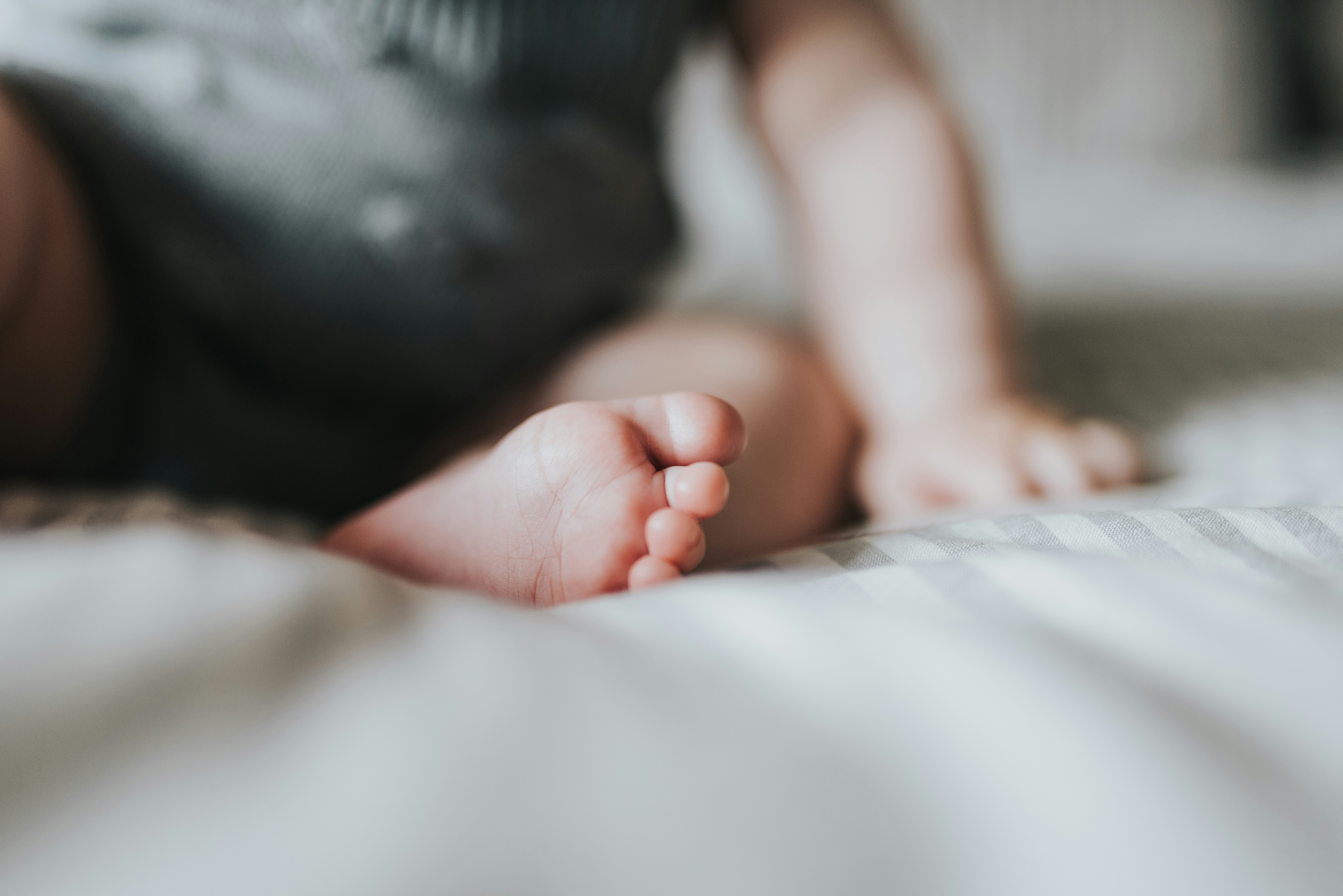 A Guide on How To Measure Your Baby's Shoe Size | Inch Blue